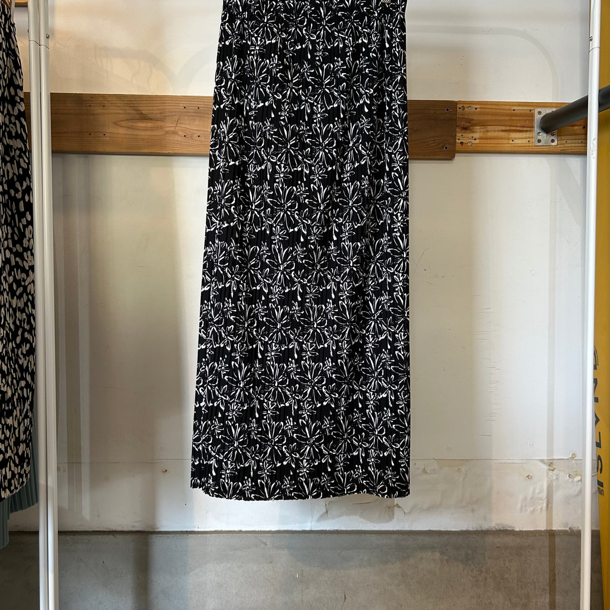 UIS PRINT PLEATED SKIRT – URBAN ISLAND SOCIETY