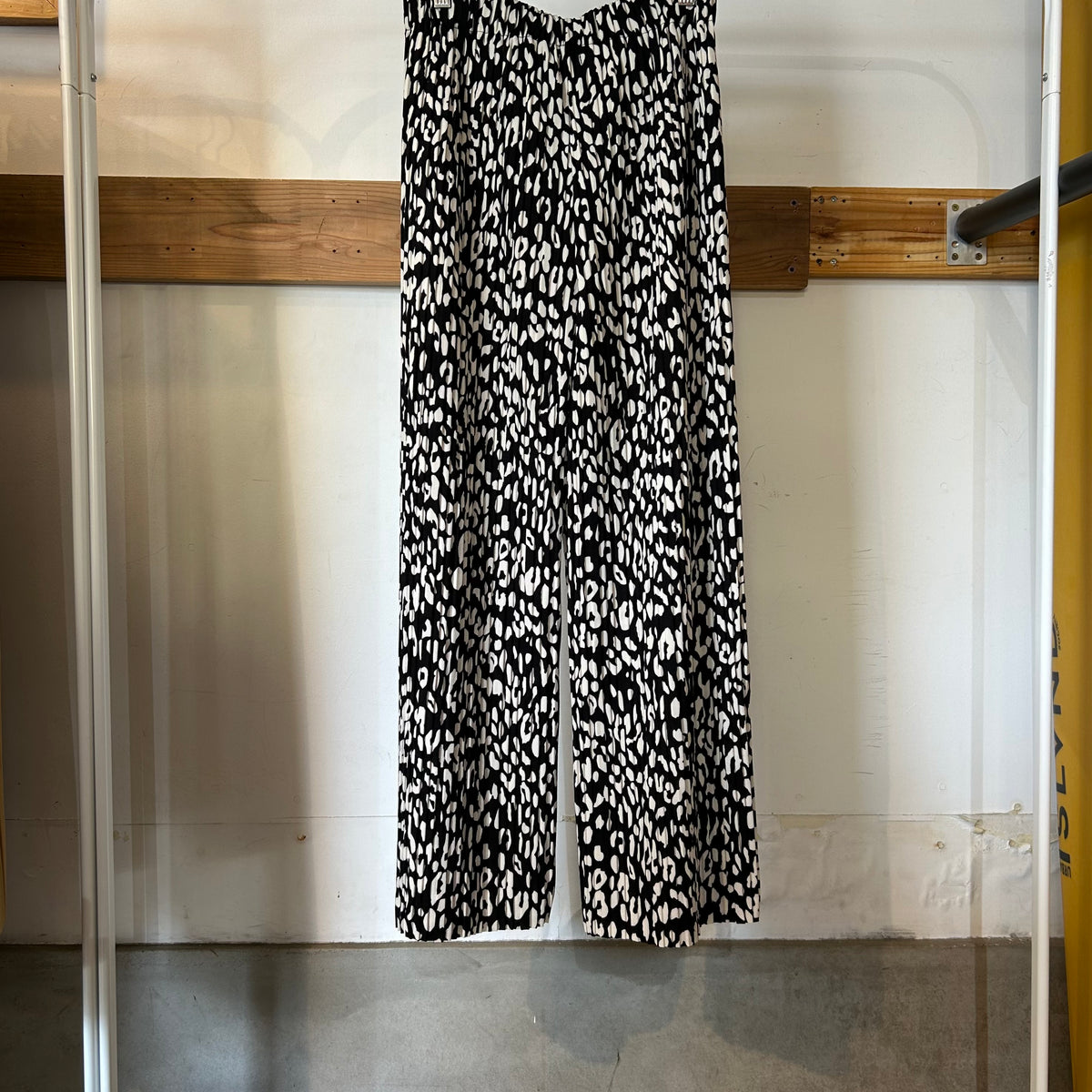 UIS PRINT PLEATED PANT – URBAN ISLAND SOCIETY